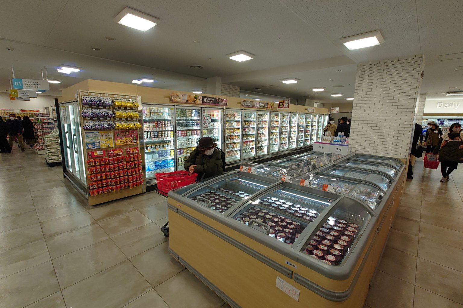 西友和光市駅前店がオープン、居抜き出店による新規出店で売場2層の駅前店、「心地よさ」意識し内装にも工夫 | リテール・リーダーズ